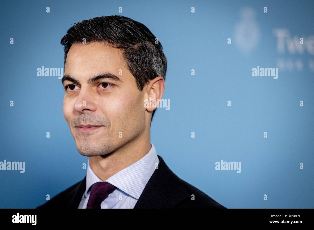 THE HAGUE - Informateur Sybrand Buma will continue his talks with party ...
