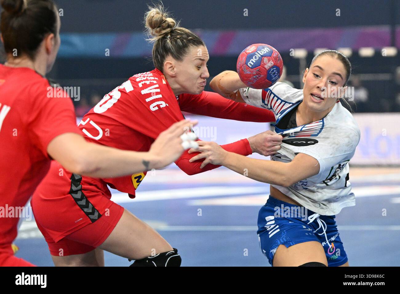 Serbia's Andela Janjusevic, left, and Súna Hansen of the Faroe Islands ...