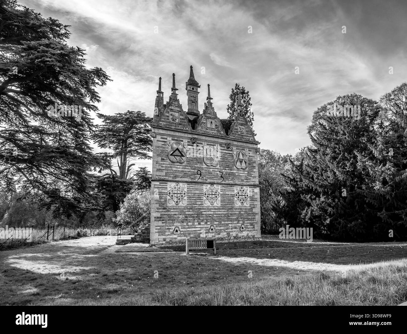 Trefoil windows Black and White Stock Photos & Images - Alamy
