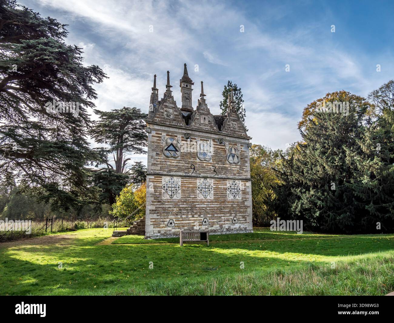 The image is of the Elizabethan Triangular Lodge Everything about the ...