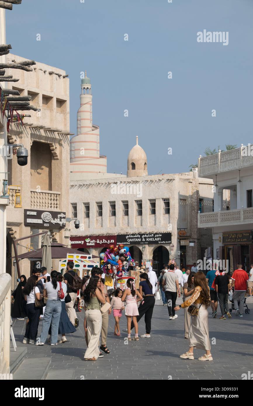 Lively market activity under hi-res stock photography and images - Alamy