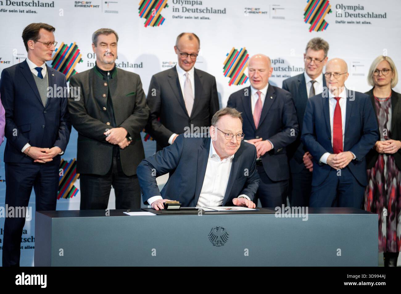 Unterzeichnung der Vereinbarung zur Olympiabewerbung im ...