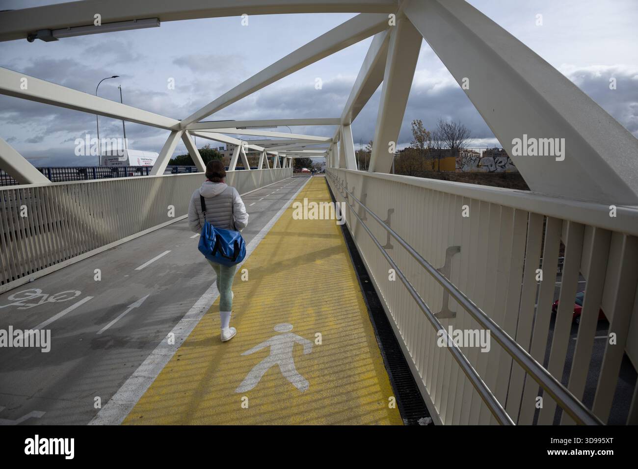 Footbridge connecting the districts of Puente and Villa de Vallecas for ...