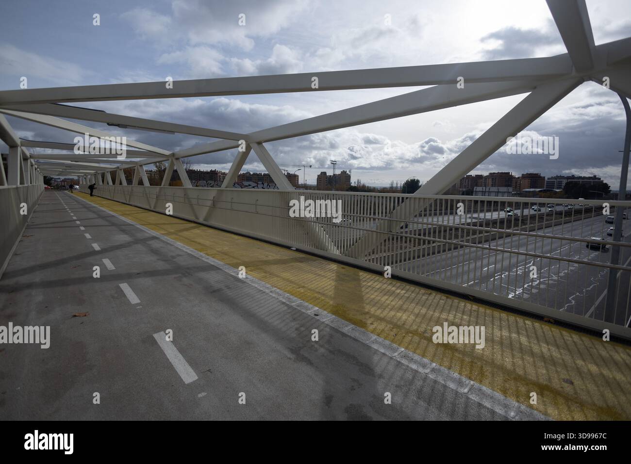 Footbridge connecting the districts of Puente and Villa de Vallecas for ...