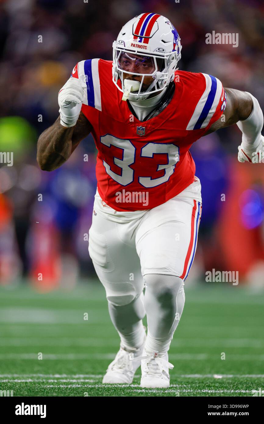 New England Patriots linebacker Anfernee Jennings (33) prepares to rush ...