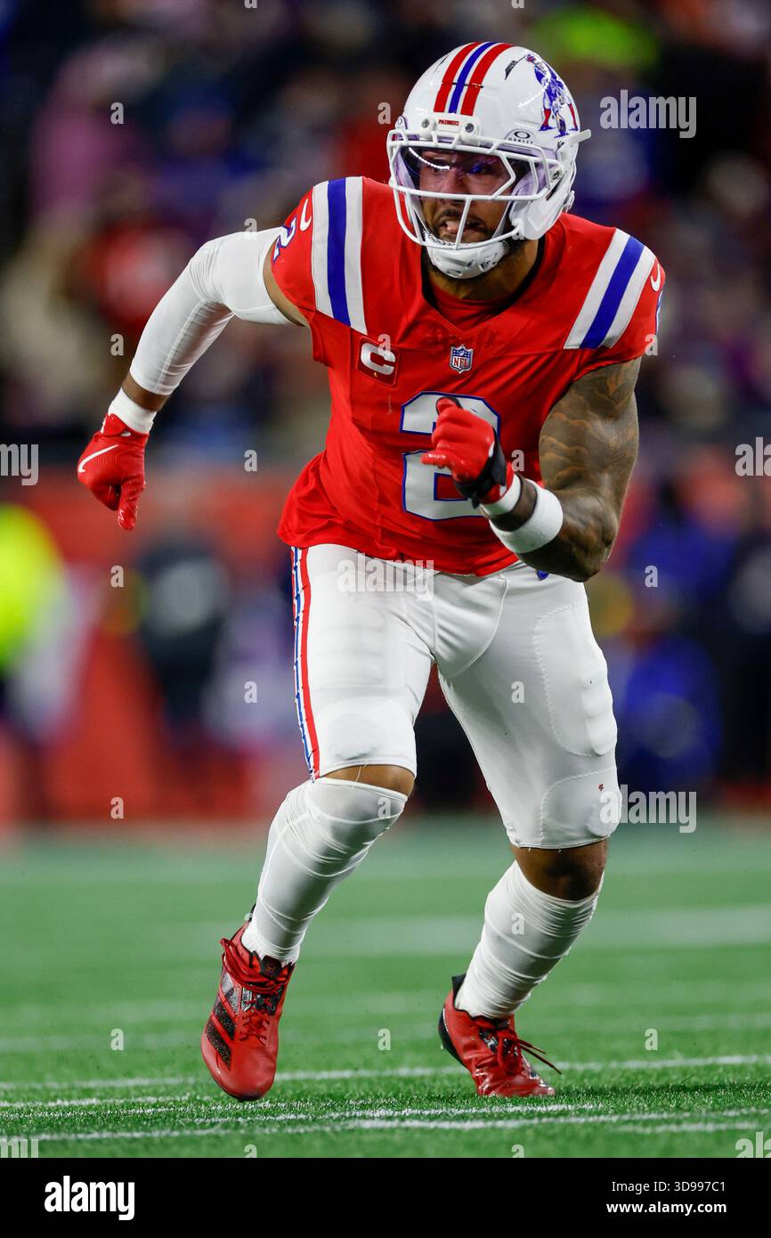New England Patriots linebacker Harold Landry III (2) prepares to rush ...