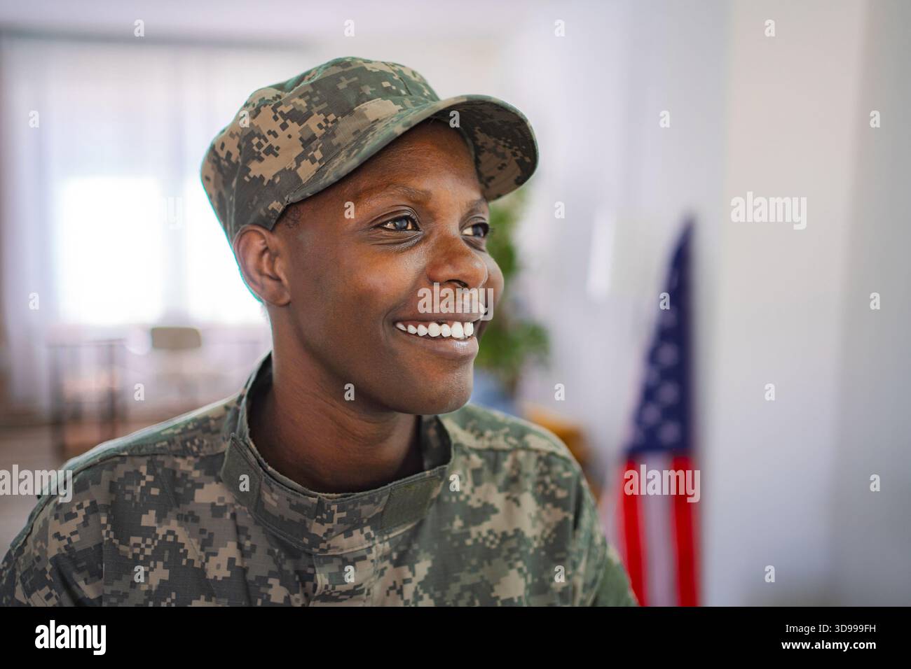 Military personnel in uniform hi-res stock photography and images - Alamy