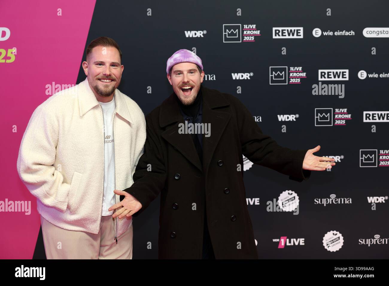 Bielefeld, Germany. 04th Dec, 2025. Benni (l) and Dennis Wolter ...