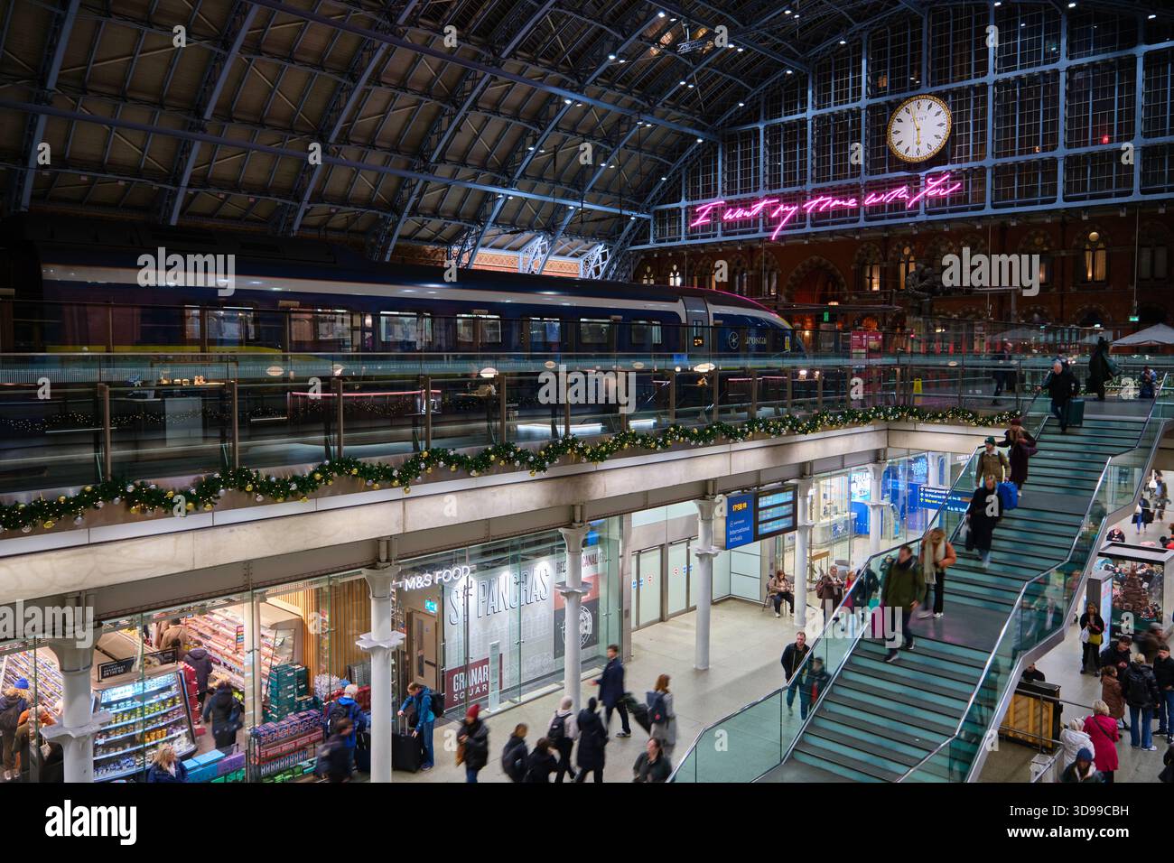 The shopping concourse with Christmas decorations at St Pancras ...