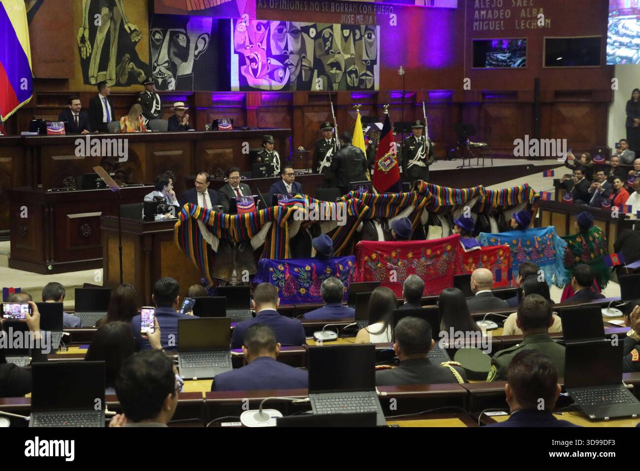 ASSEMBLY SESSION FOR THE FOUNDATION OF QUITO Quito, Thursday, December ...