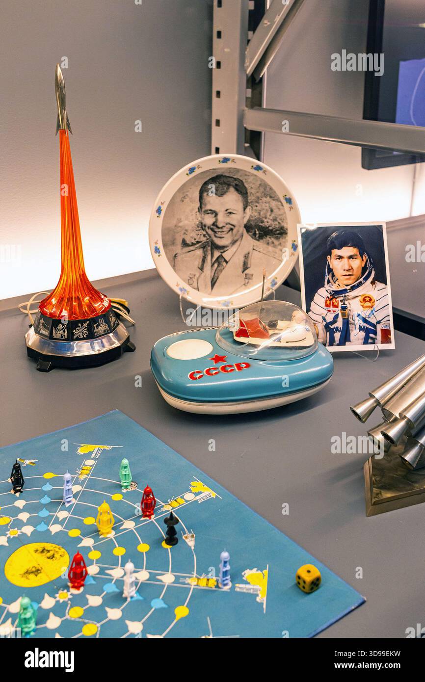 Space age toy hi-res stock photography and images - Alamy