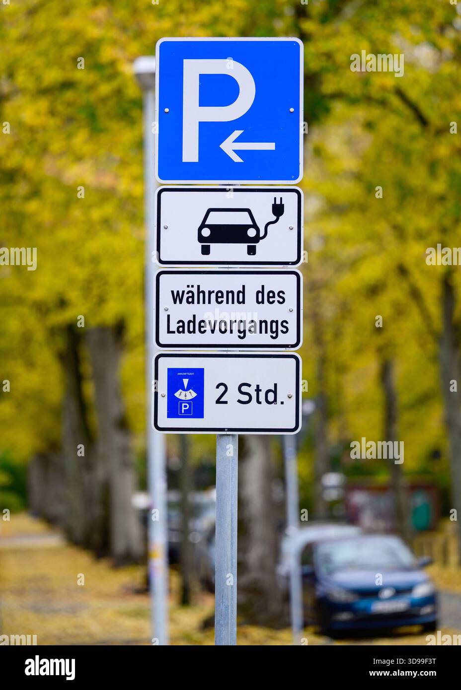 16 October 2025, Lower Saxony, Lüneburg: A sign shows the parking lot ...