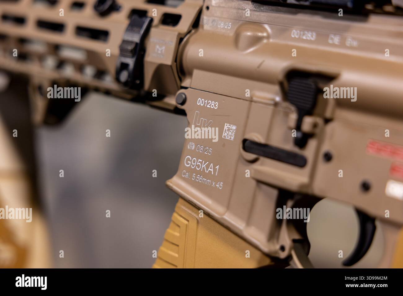 04 December 2025, Bavaria, Grafenwöhr: The G95 assault rifle from ...