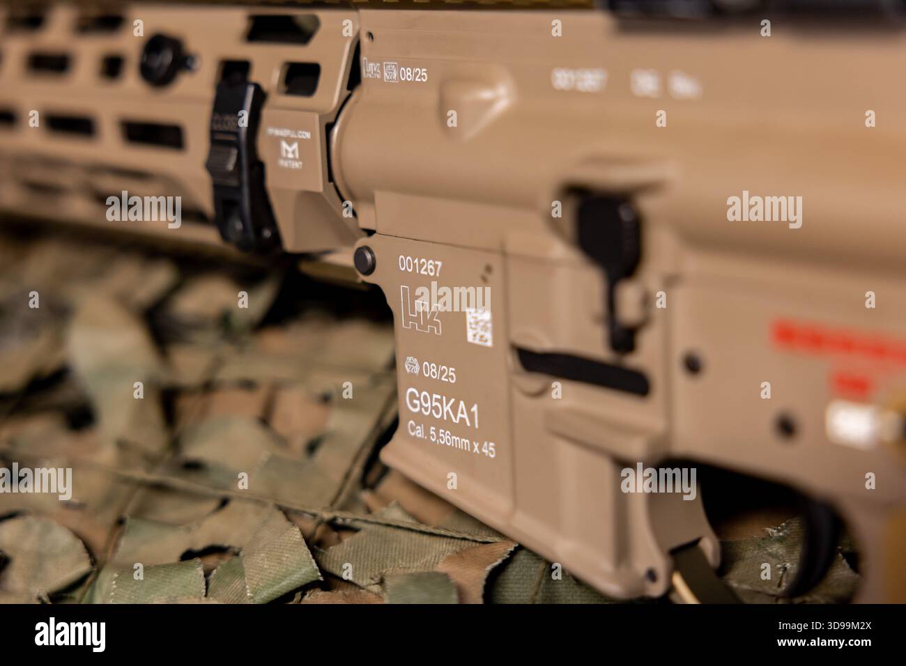 04 December 2025, Bavaria, Grafenwöhr: The G95 assault rifle from ...