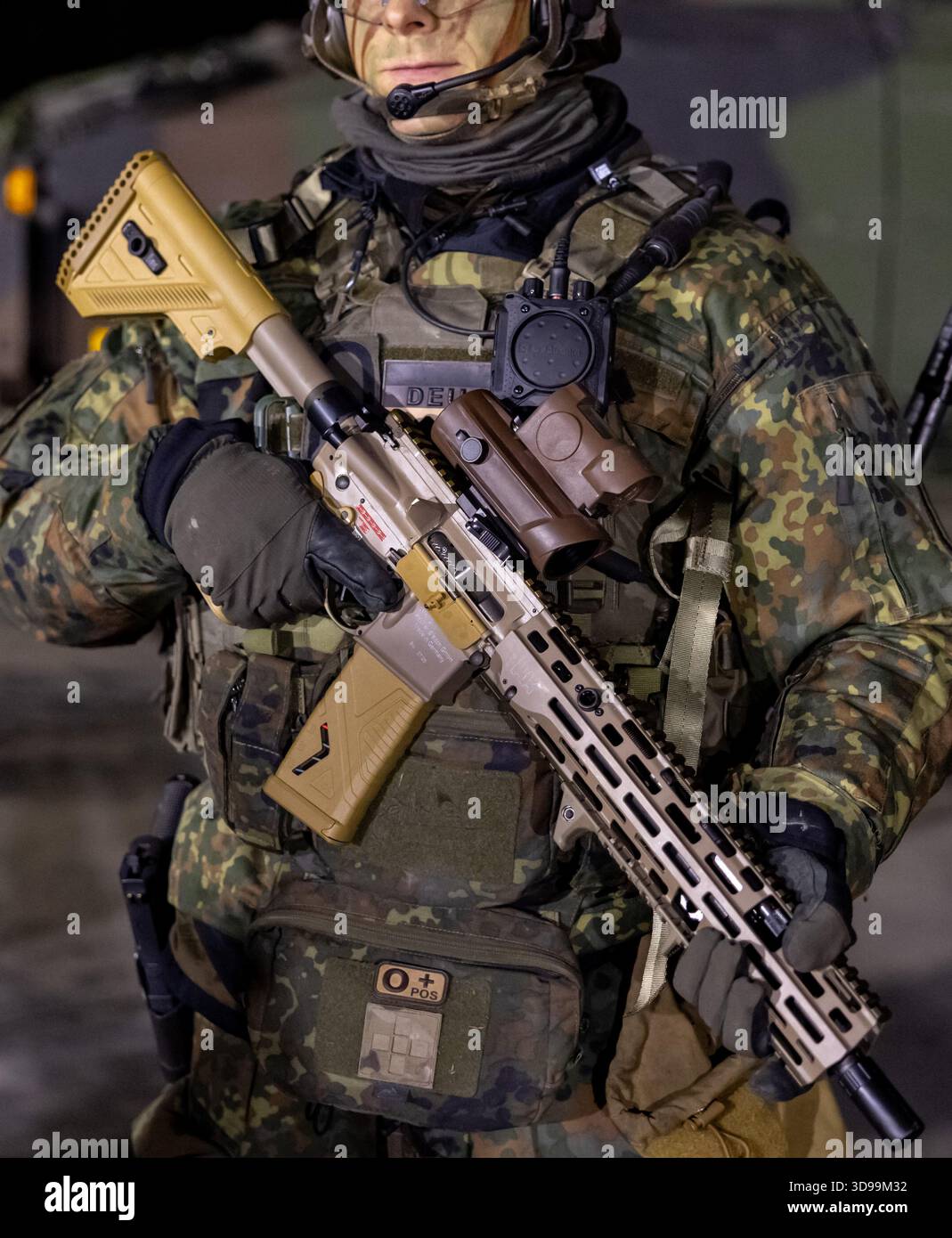 Daniel defense rifle hi-res stock photography and images - Alamy