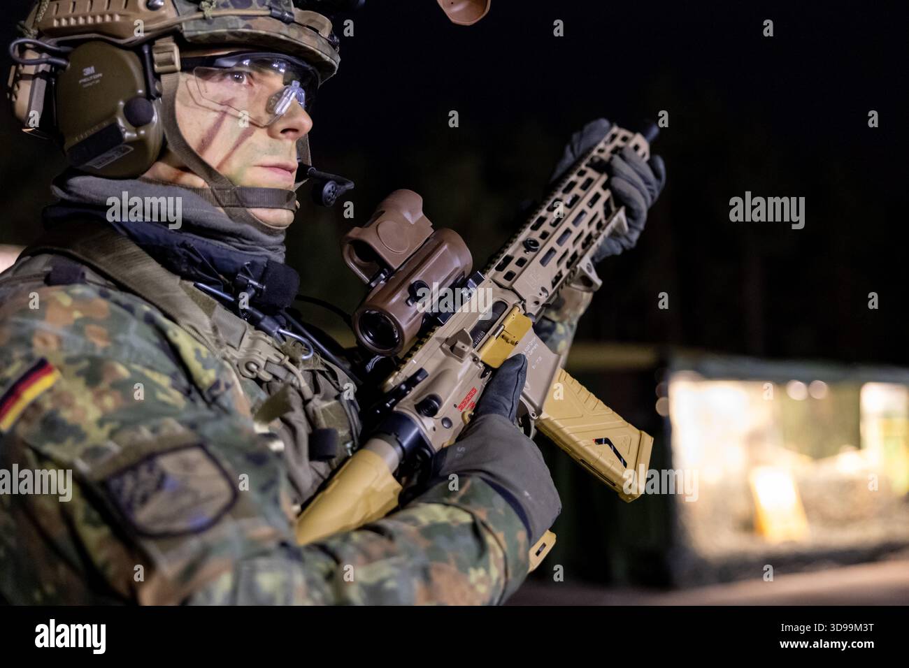 04 December 2025, Bavaria, Grafenwöhr: Sergeant Major Alex, deputy ...