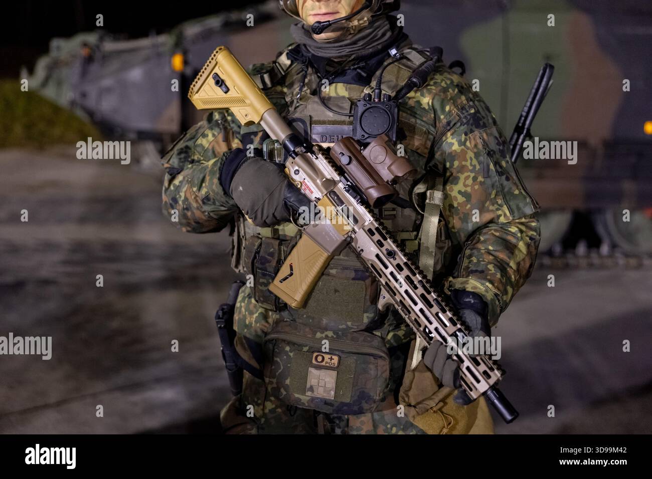 Daniel defense rifle hi-res stock photography and images - Alamy