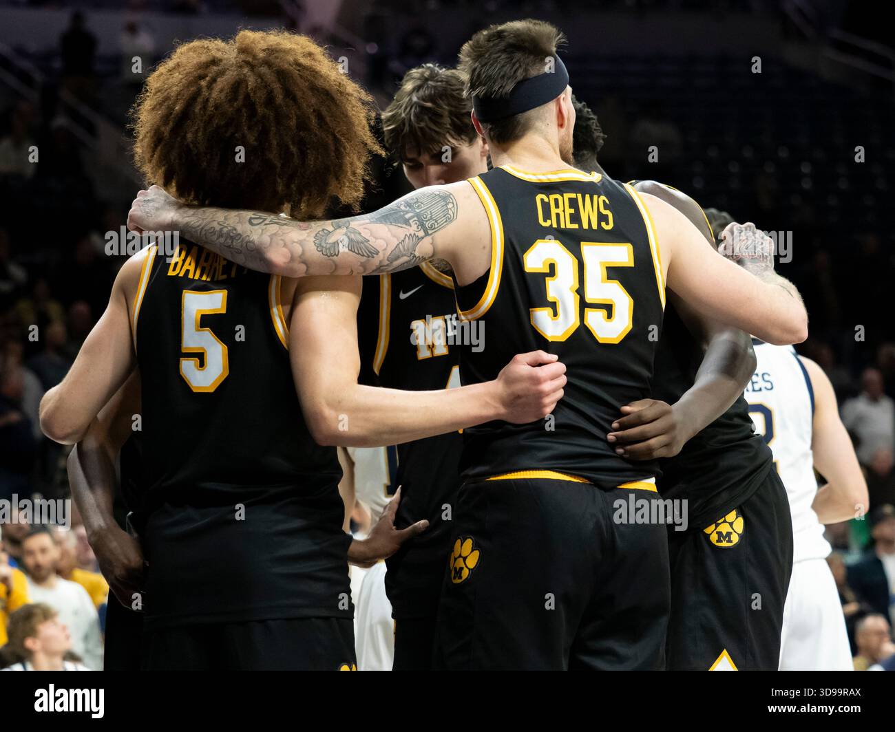 SOUTH BEND, IN - DECEMBER 02: The Missouri Tigers huddle during the ...