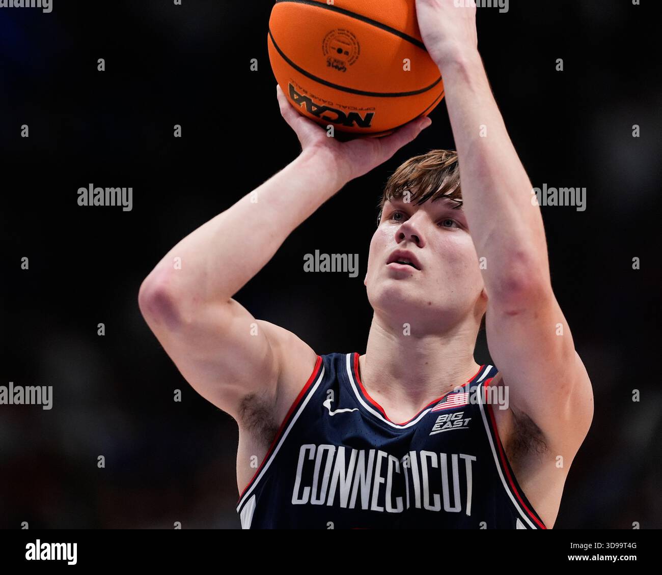 UConn guard Braylon Mullins (24) shoots during the second half of an ...