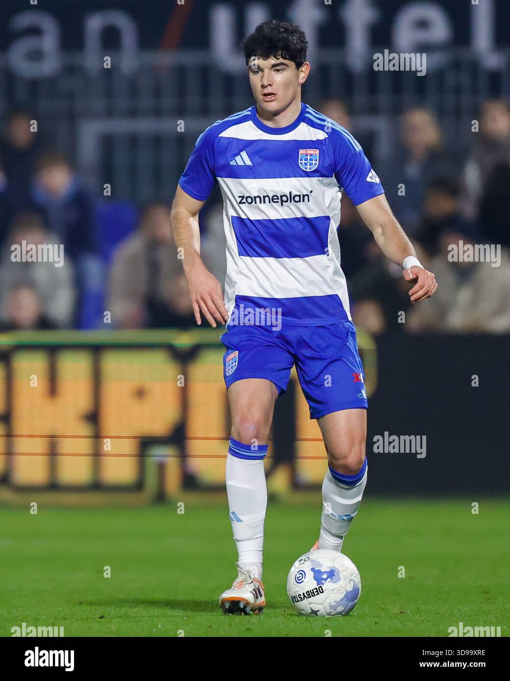 Zwolle - Anselmo MacNulty of PEC Zwolle runs with the ball during the second round of the 2025/ ...