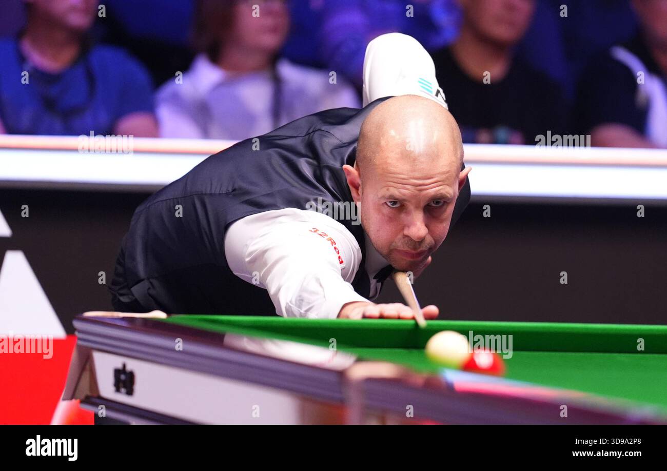 Barry Hawkins during his match with Elliott Slessor on day six of the ...