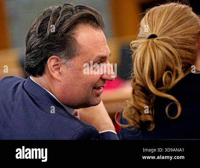 Brian Walshe' speaks to his attorney Kelli Porges during Walshe's trial ...
