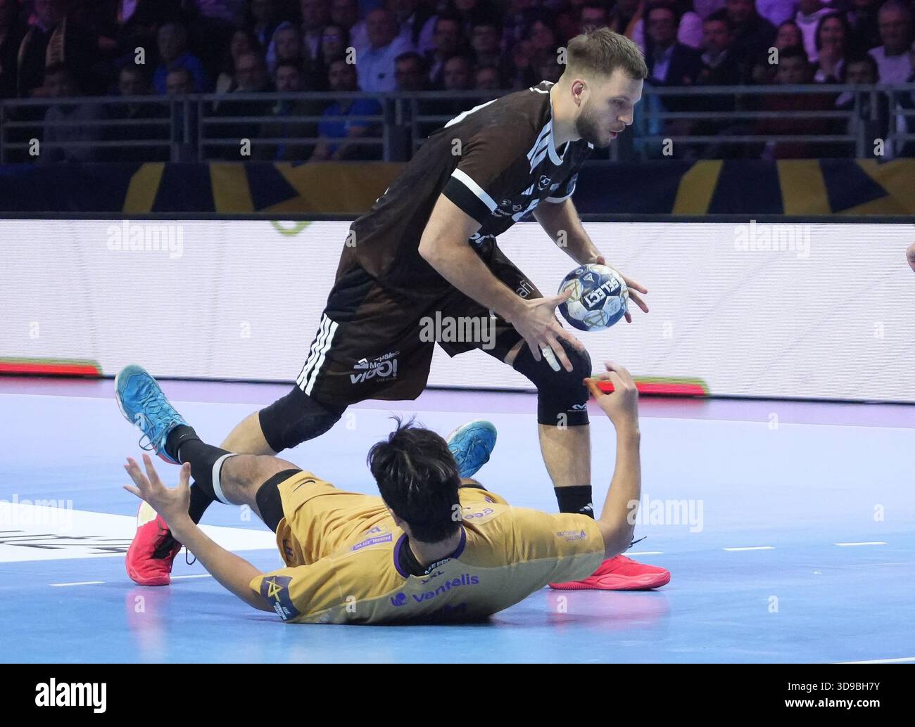 December 4, 2025, Nantes, Bretagne, France: 88 Aleks Vlah of Industria ...
