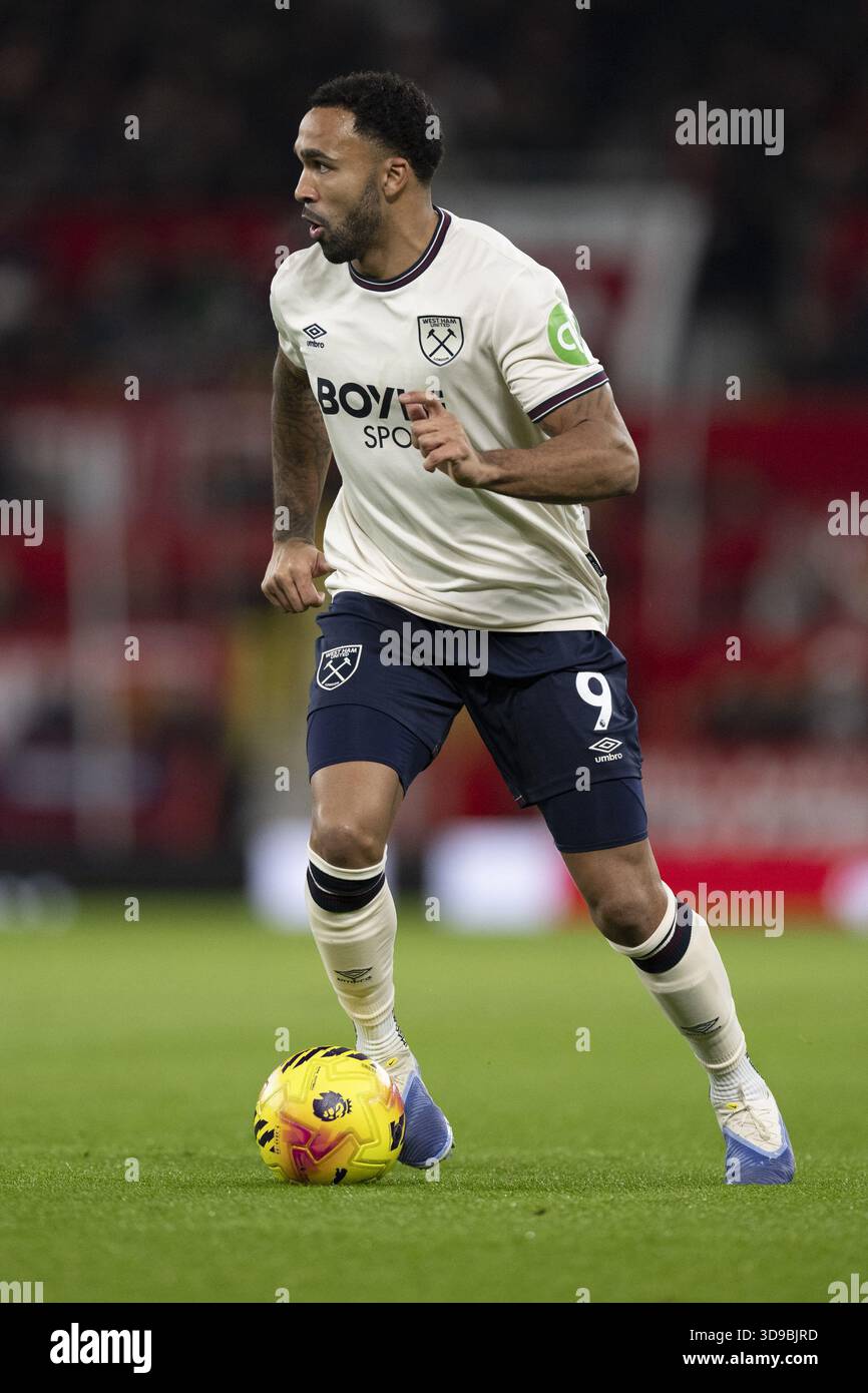MANCHESTER, ENGLAND, DEC 04: Callum Wilson of West ham controls the ...
