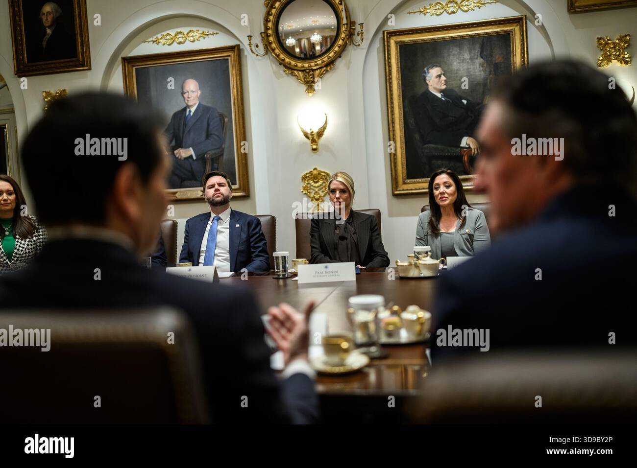 Lee zeldin cabinet meeting hi-res stock photography and images - Alamy
