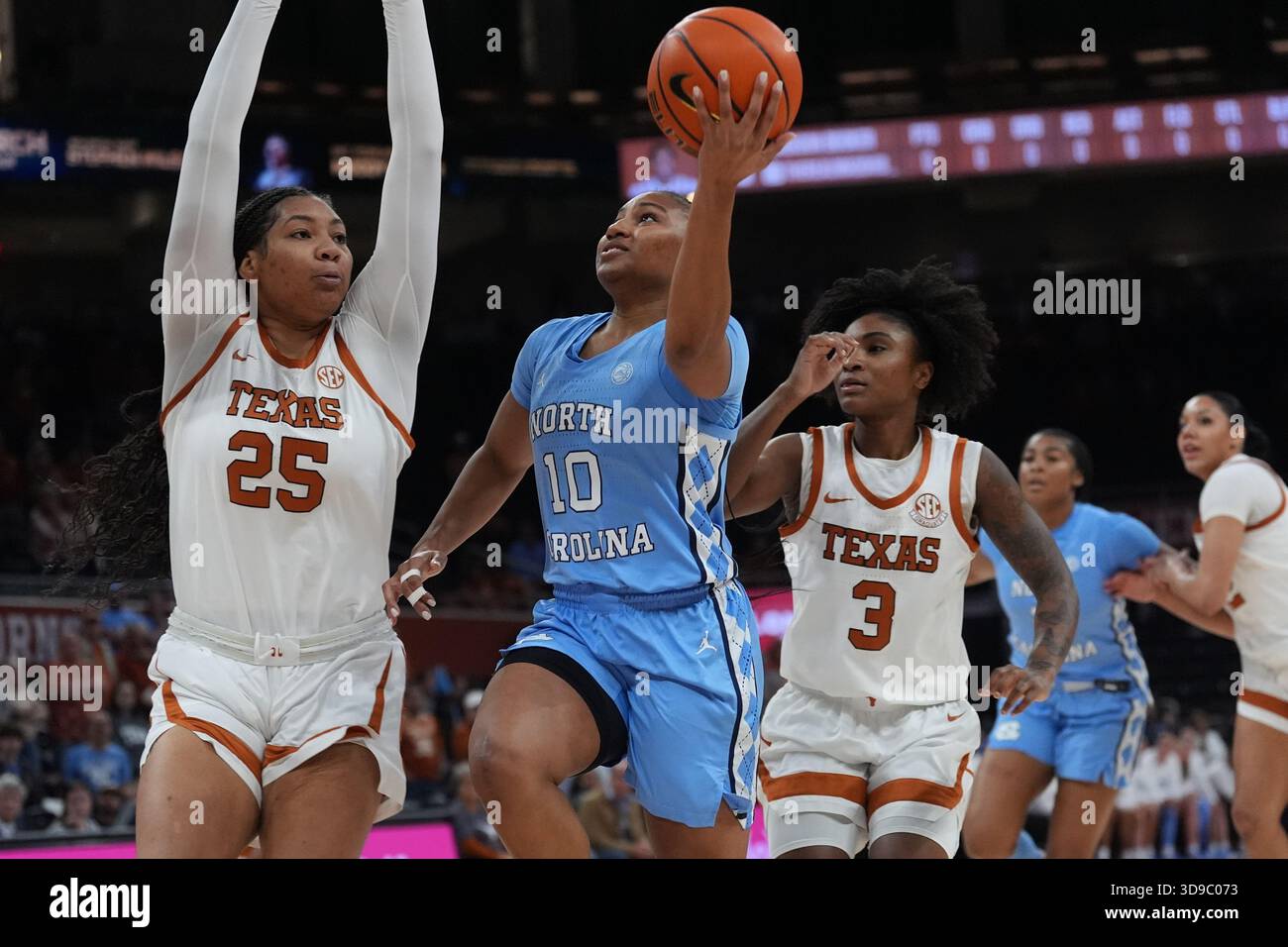 North Carolina guard Reniya Kelly (10) drive to the basket against ...