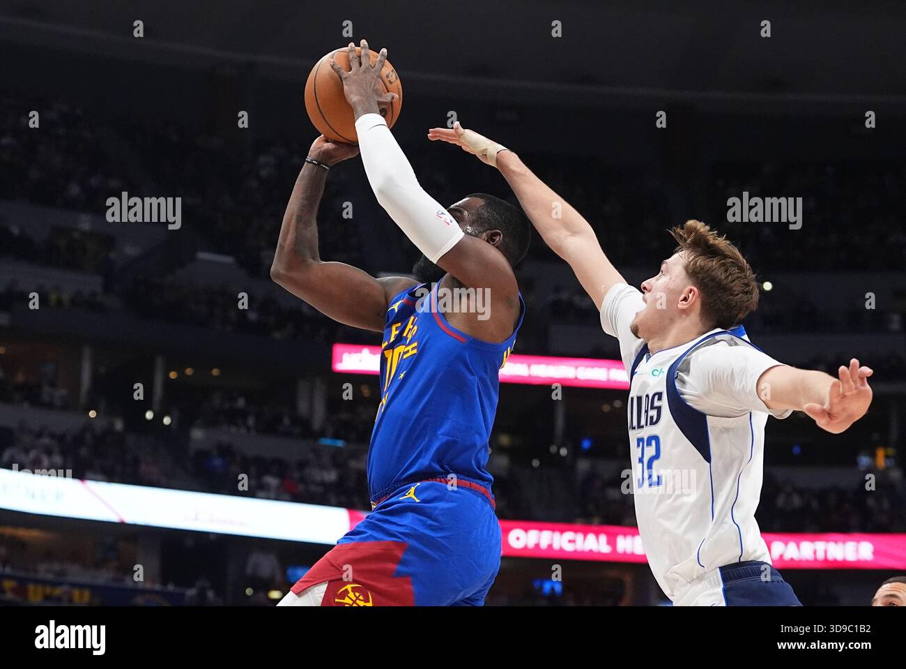 Denver Nuggets guard Tim Hardaway Jr. (10) and Dallas Mavericks forward ...