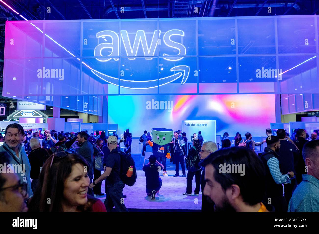 IMAGE DISTRIBUTED FOR AWS - Attendees gather in an expo hall at AWS re ...