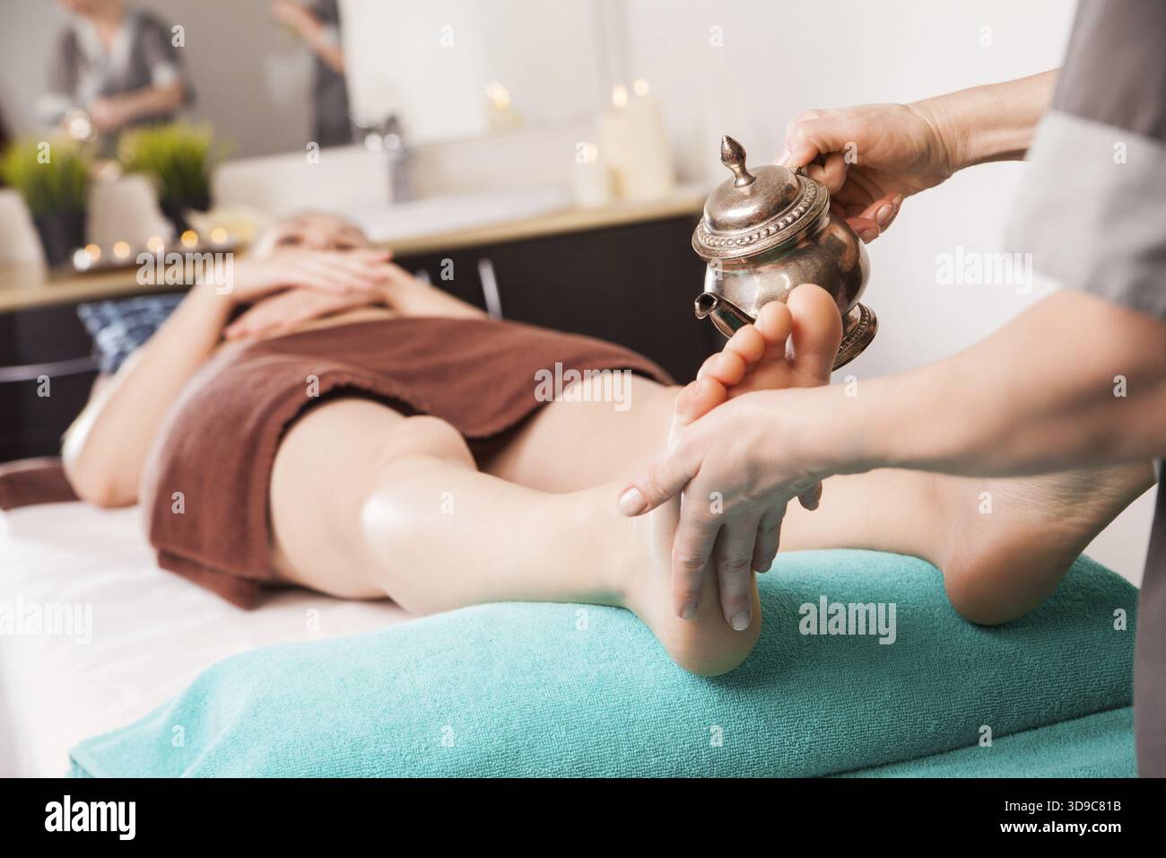 Ayurvedic foot therapy massage procedure with oil in spa Stock Photo ...