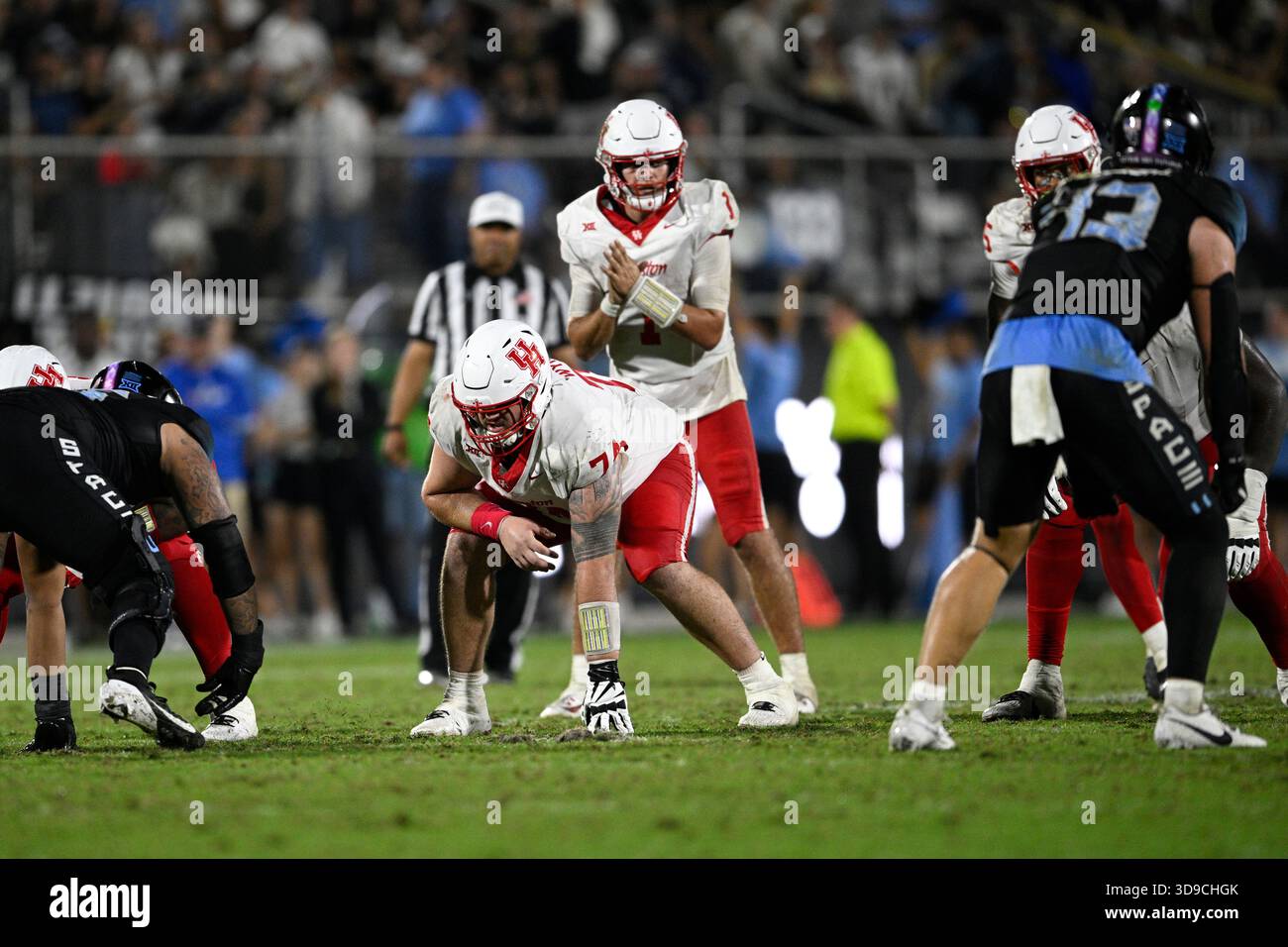 Houston offensive lineman Matthew Wykoff (74) sets up to block against ...