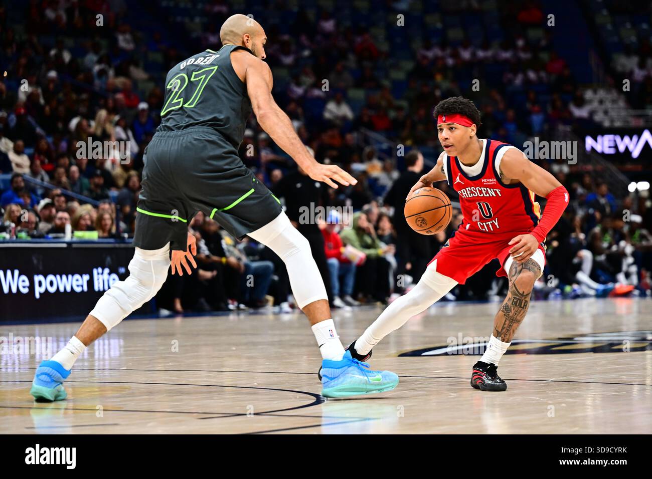 New Orleans Pelicans guard Jeremiah Fears, right, drives with the ball ...