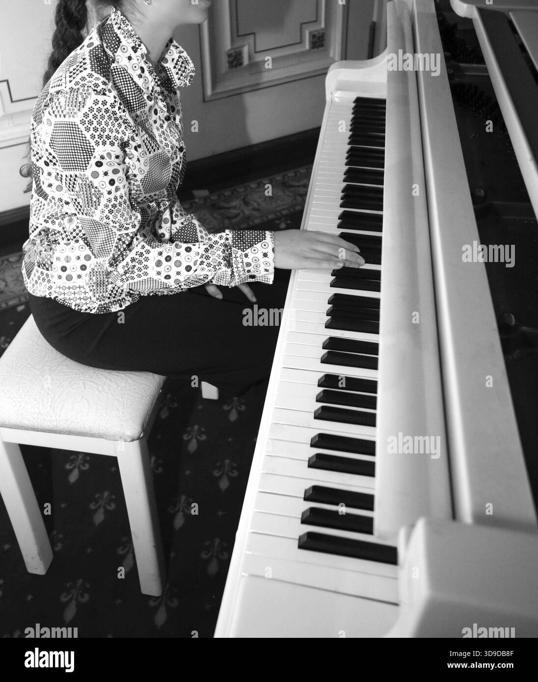 Professional young woman in white Black and White Stock Photos & Images ...