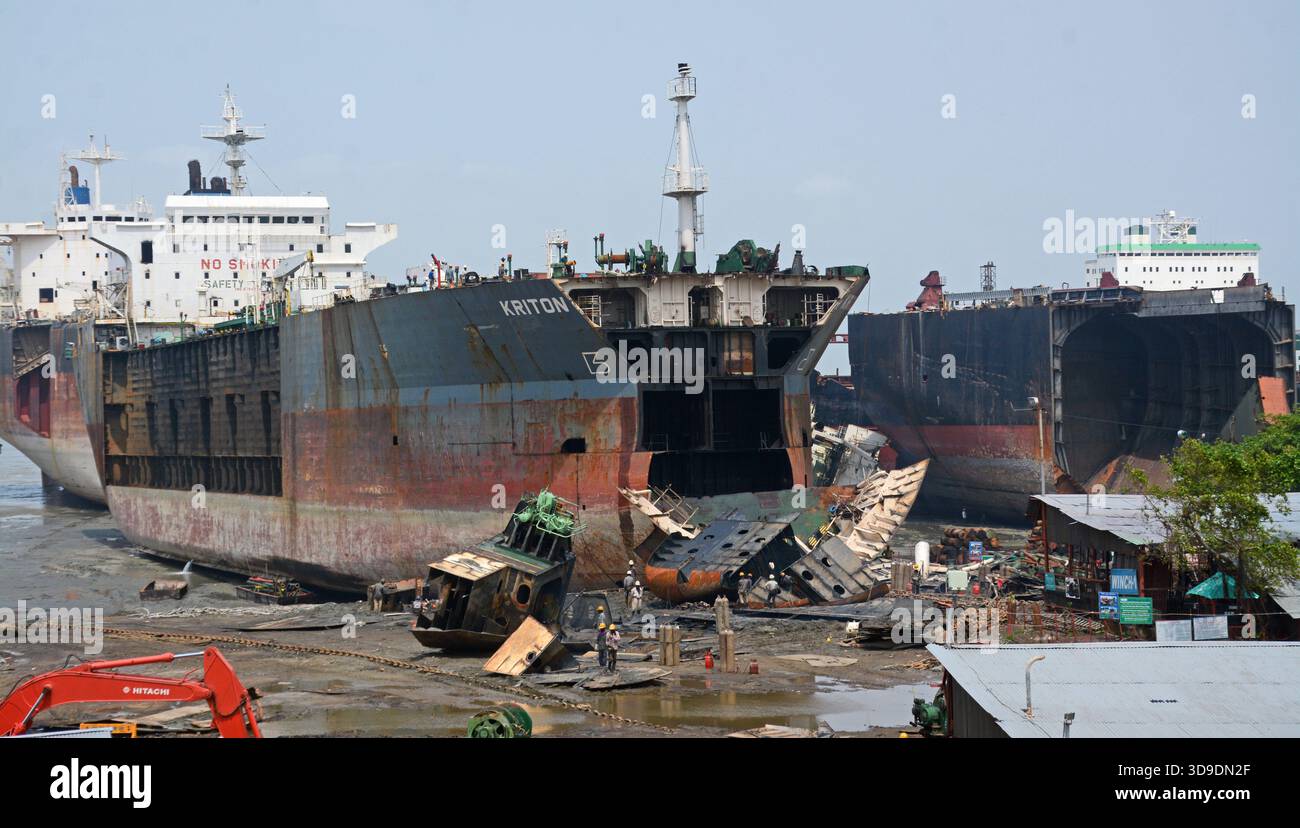 Scrapping old vessels hi-res stock photography and images - Alamy