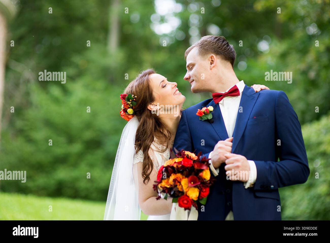 Couple dressed in formal hi-res stock photography and images - Alamy