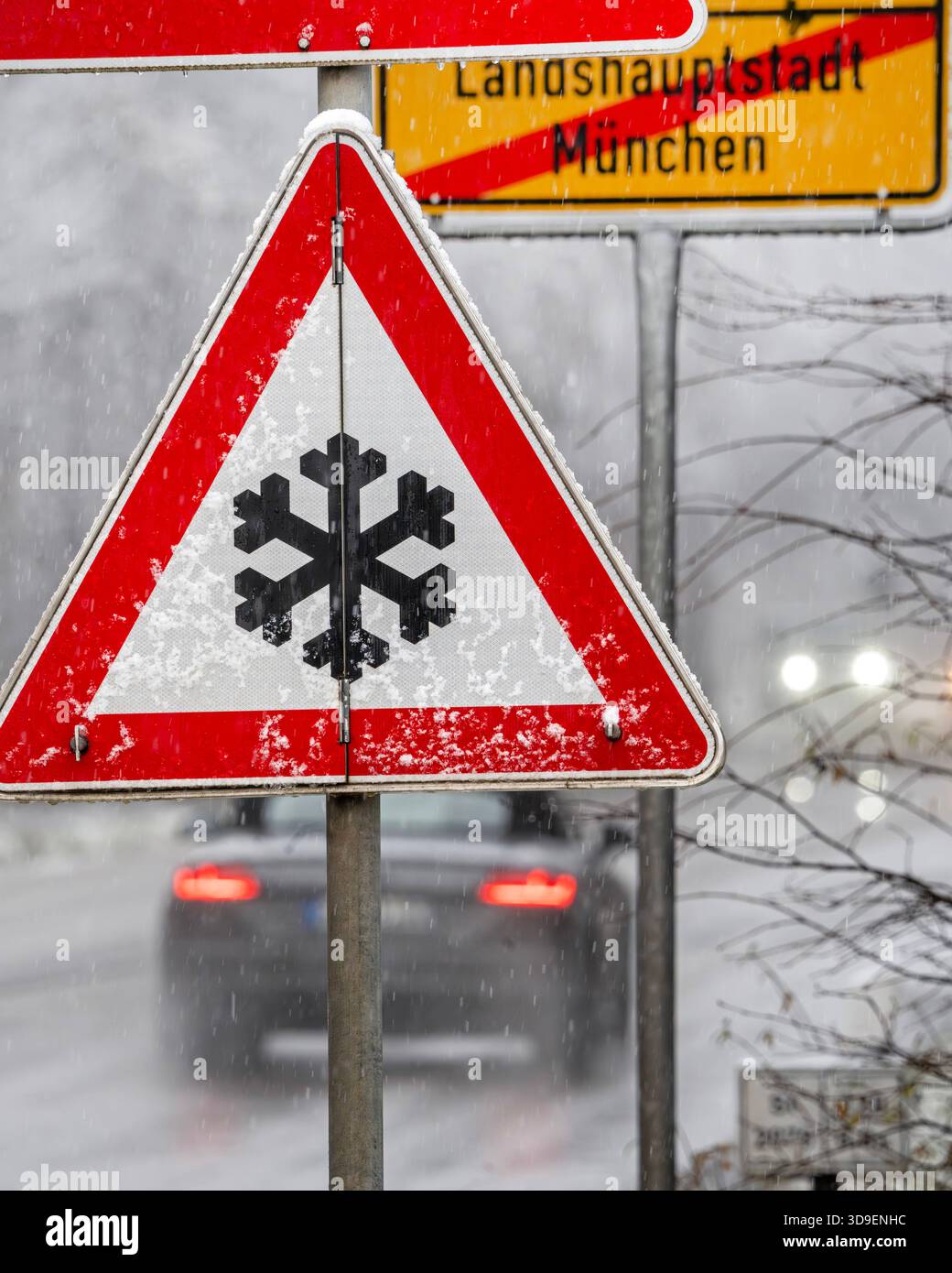 Gefährliche Straßenglätte an der Münchner Stadtgrenze, leichter ...