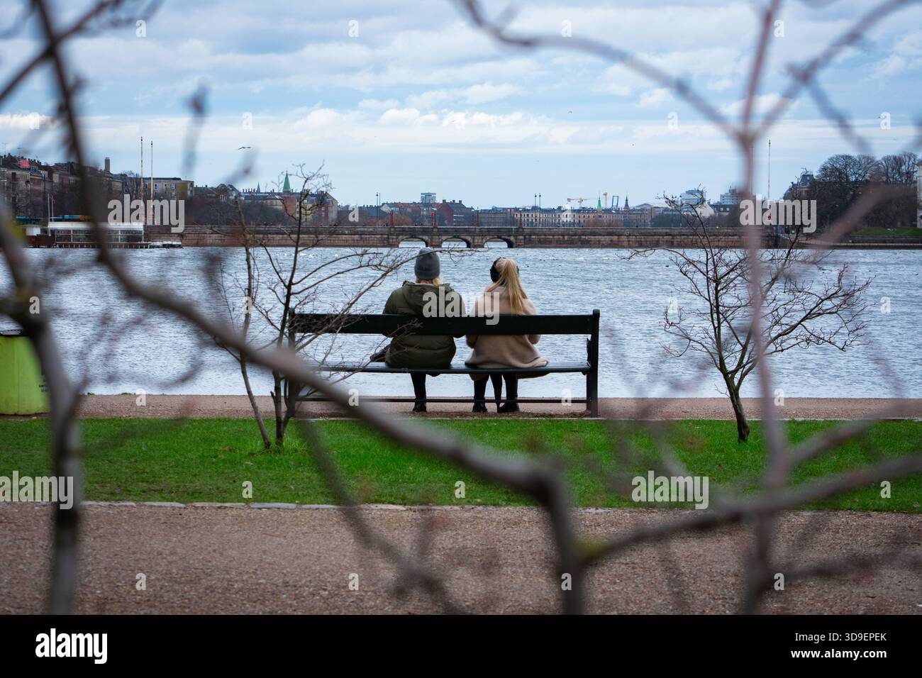 Couple people winter landscape hi-res stock photography and images - Alamy