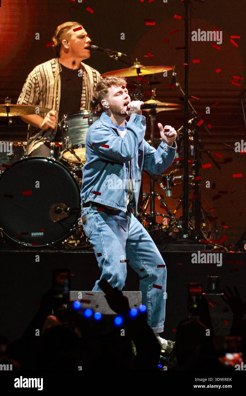 Alex Warren performs during iHeartRadio 106.1 KISS FM's Jingle Ball ...