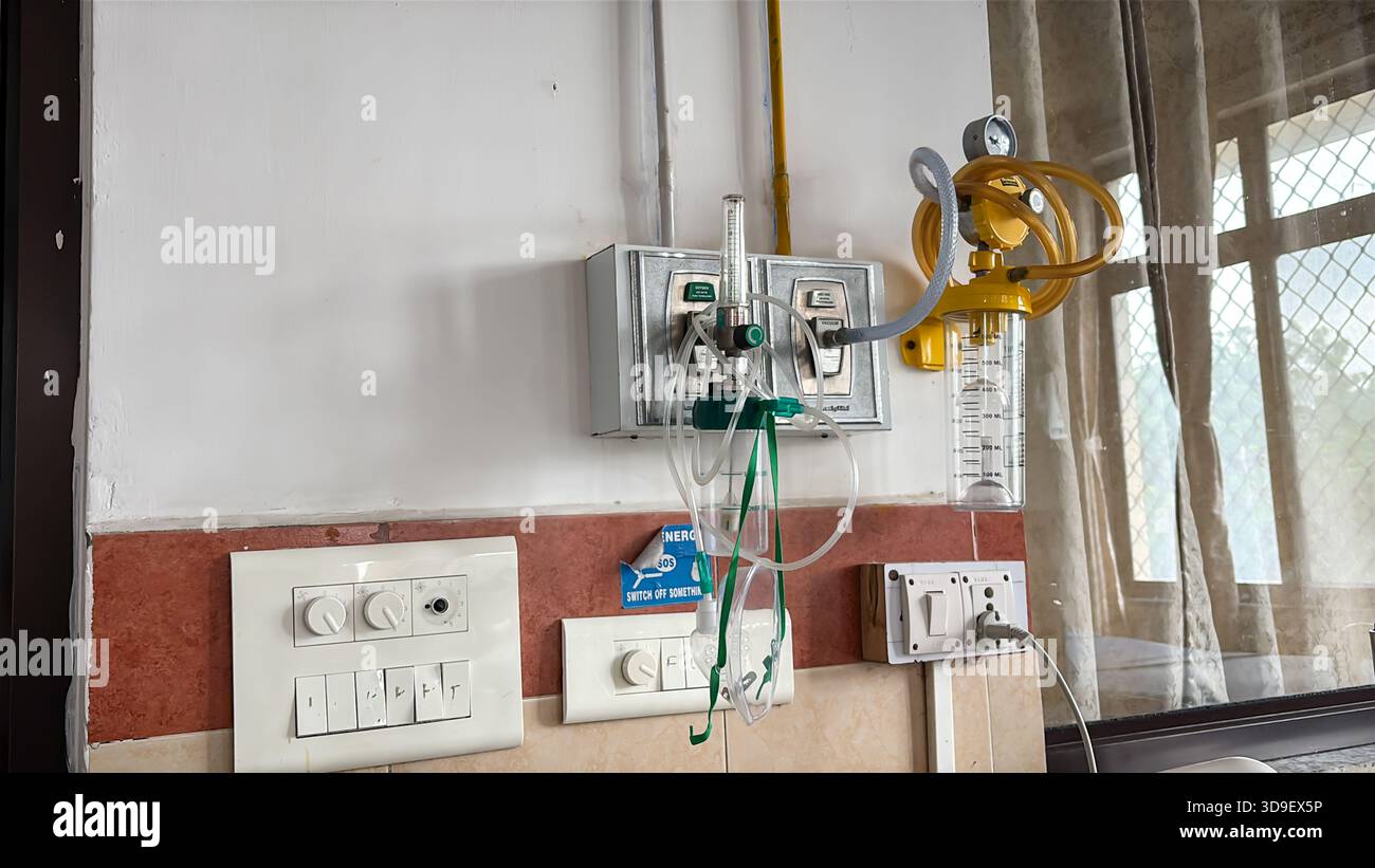 Hospital bedside equipment oxygen hi-res stock photography and images ...