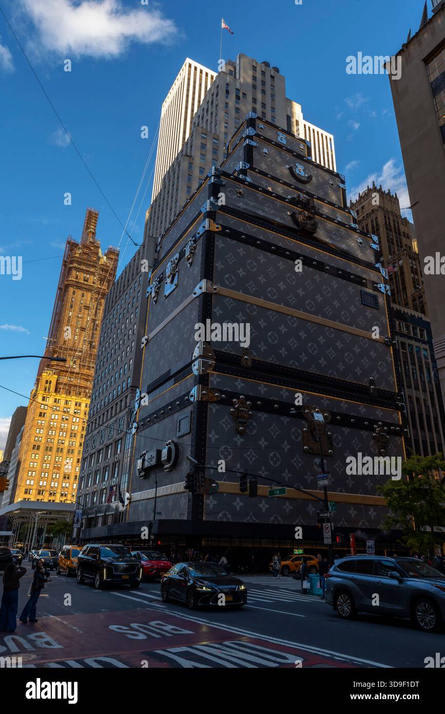 Louis vuittons flagship store hi-res stock photography and images - Alamy