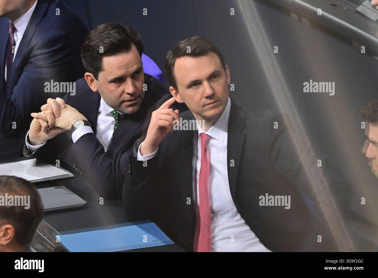 05 December 2025, Berlin: Johannes Winkel (CDU, l), Chairman of the ...