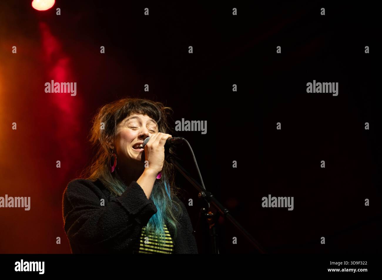Emma Gillespie performing at o2 Academy in Glasgow Thursday 4th ...