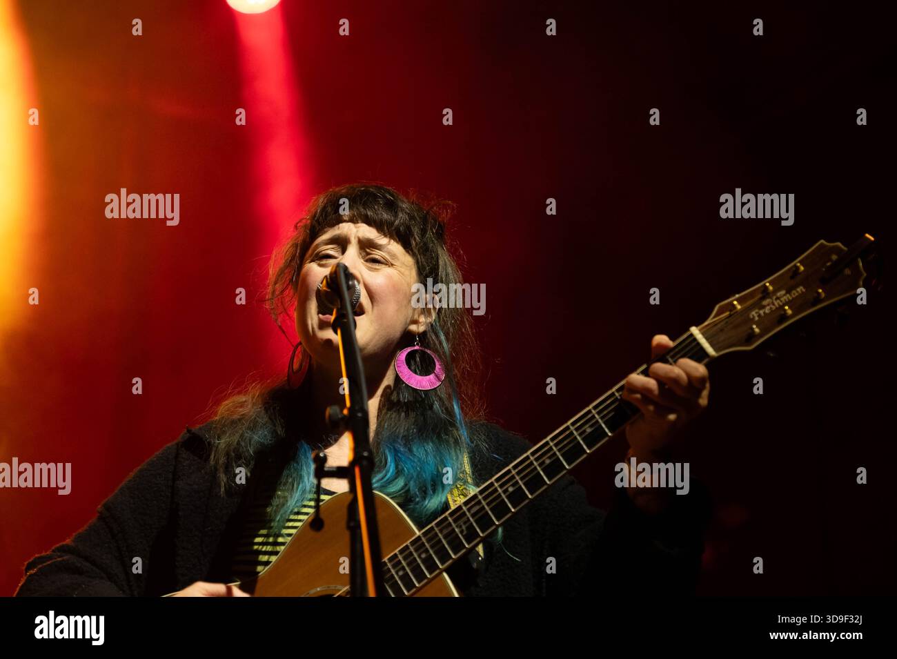 Emma Gillespie performing at o2 Academy in Glasgow Thursday 4th ...