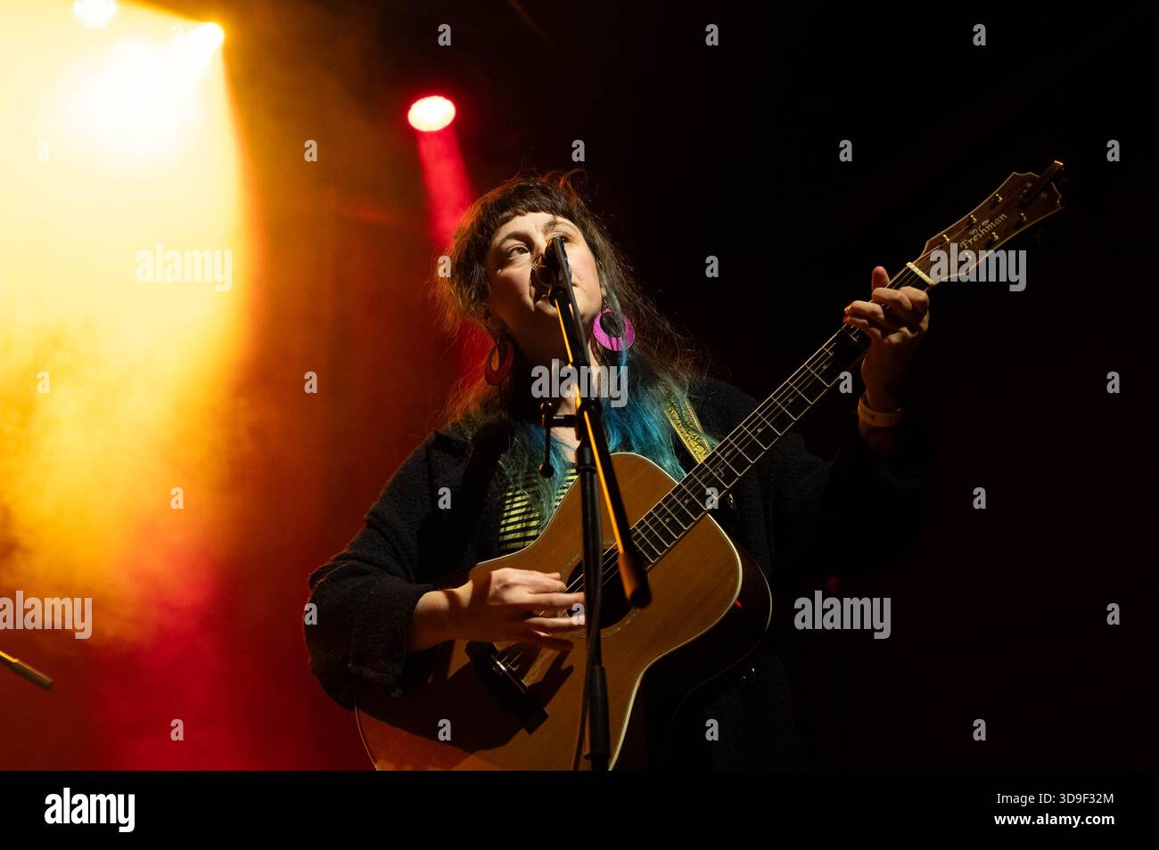 Emma Gillespie performing at o2 Academy in Glasgow Thursday 4th ...