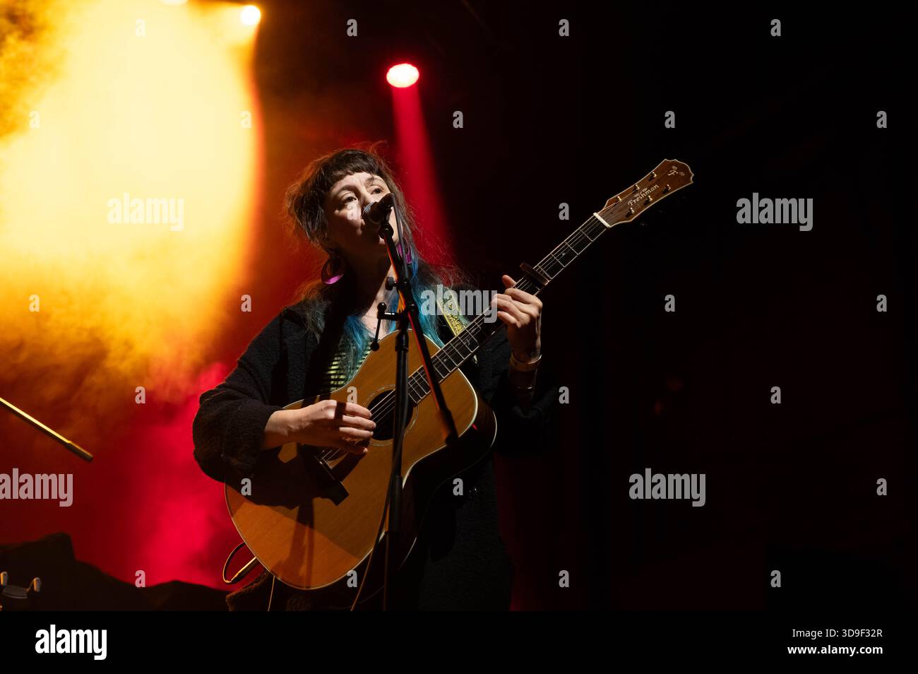 Emma Gillespie performing at o2 Academy in Glasgow Thursday 4th ...