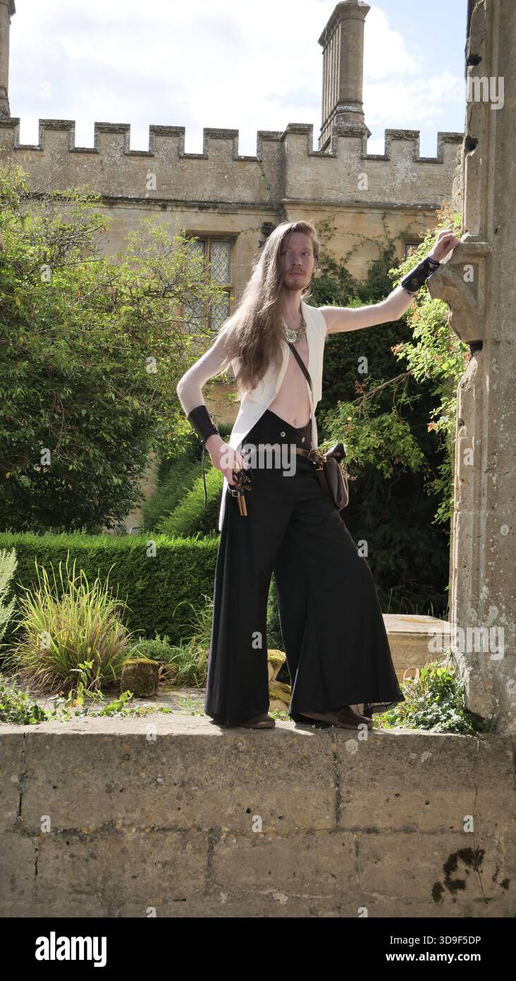 Fantasy Forest Festival 2025 Cosplay Dorian Gray cosplay efette man ...