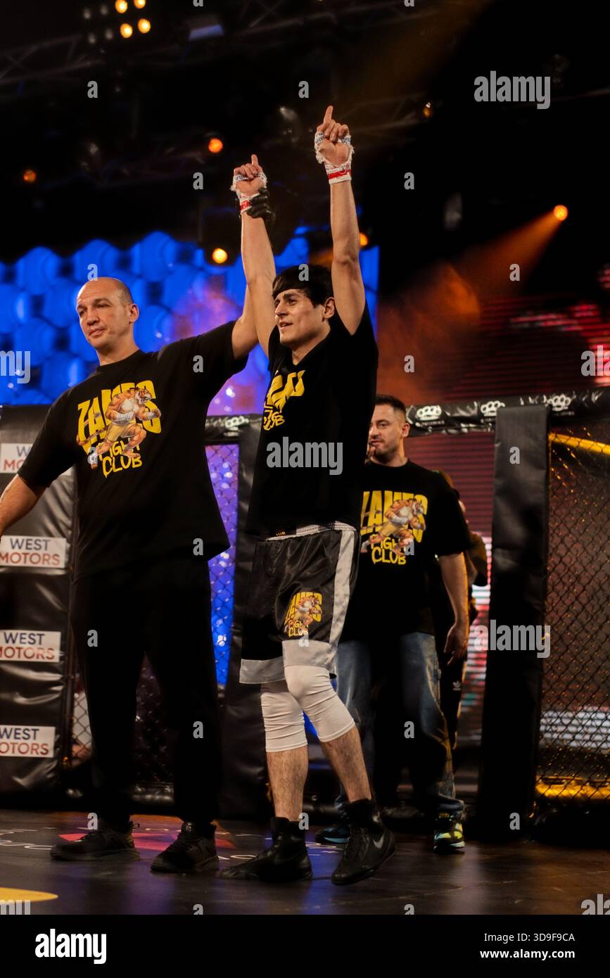 Mma ring hi-res stock photography and images - Alamy